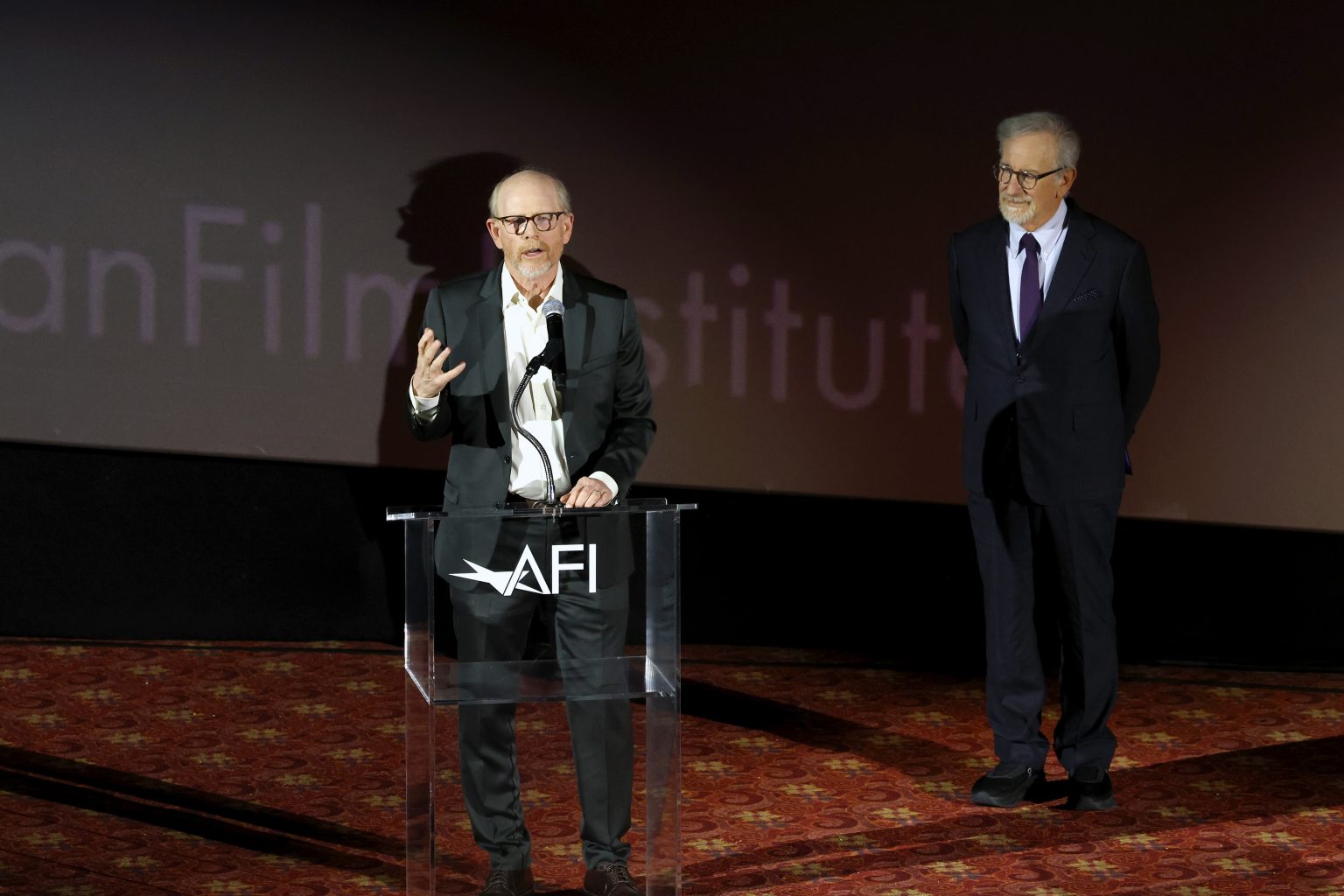 Steven Spielberg en la premiere mundial de La Música de John Williams ...